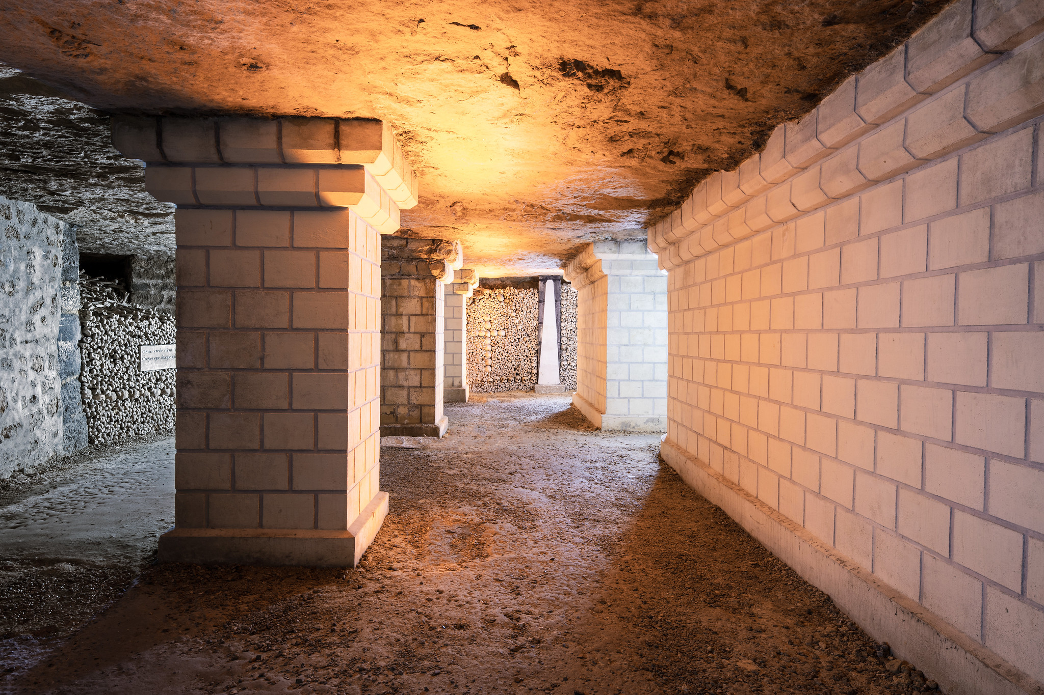 Virtual tour of the Paris Catacombs Museum