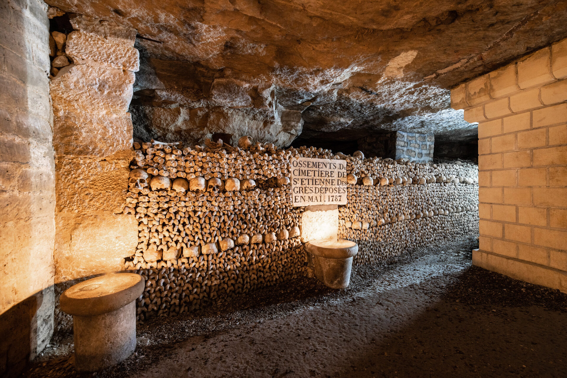 Virtual tour of the Paris Catacombs Museum