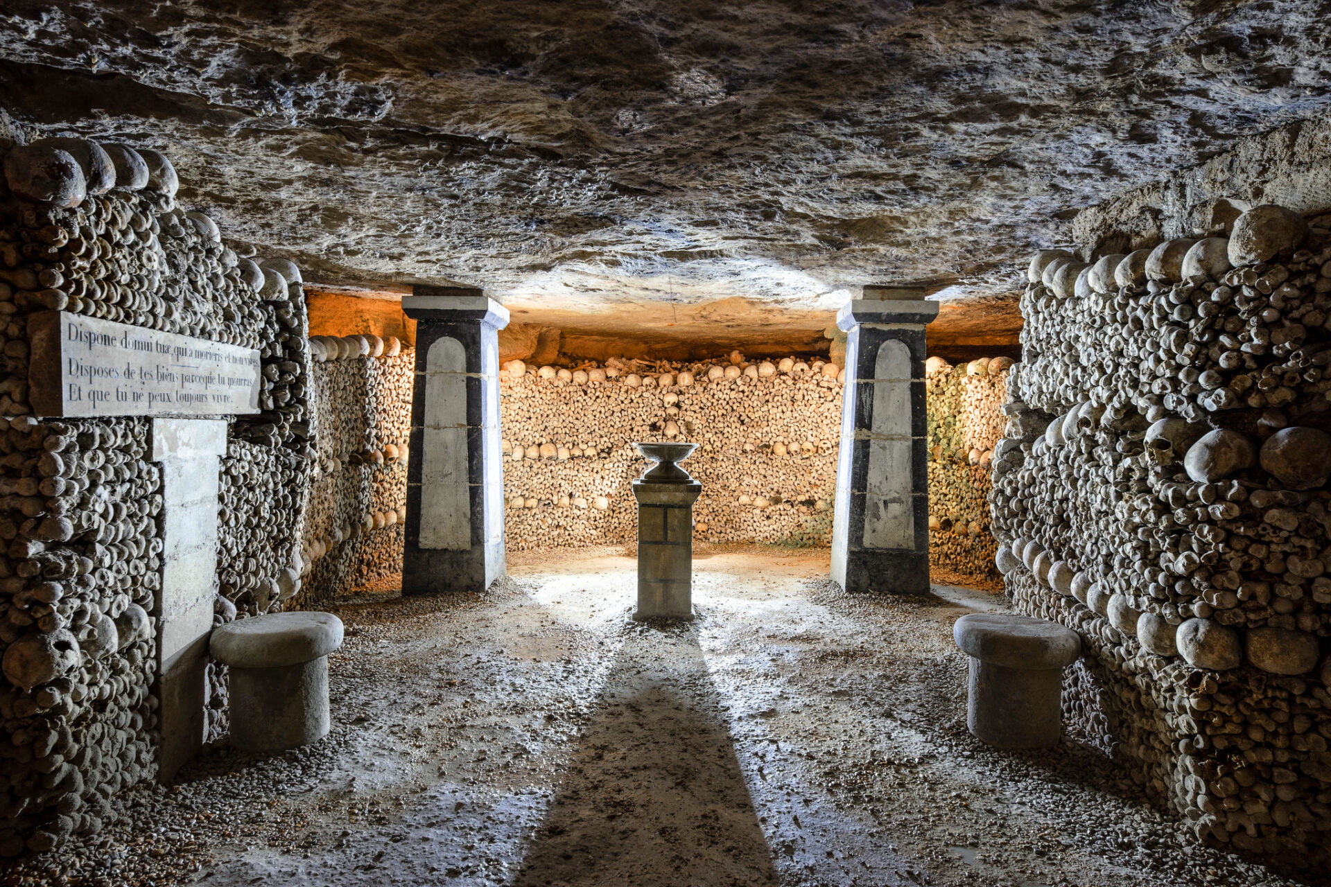 Virtual tour of the Paris Catacombs Museum